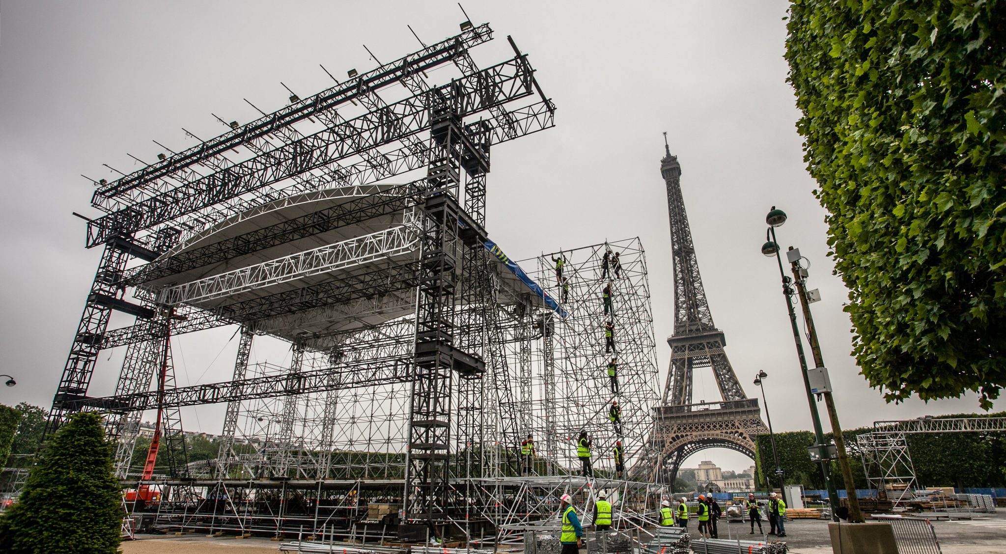 Fan zones Euro 2016 : structures et matériel par Layher à Paris ...